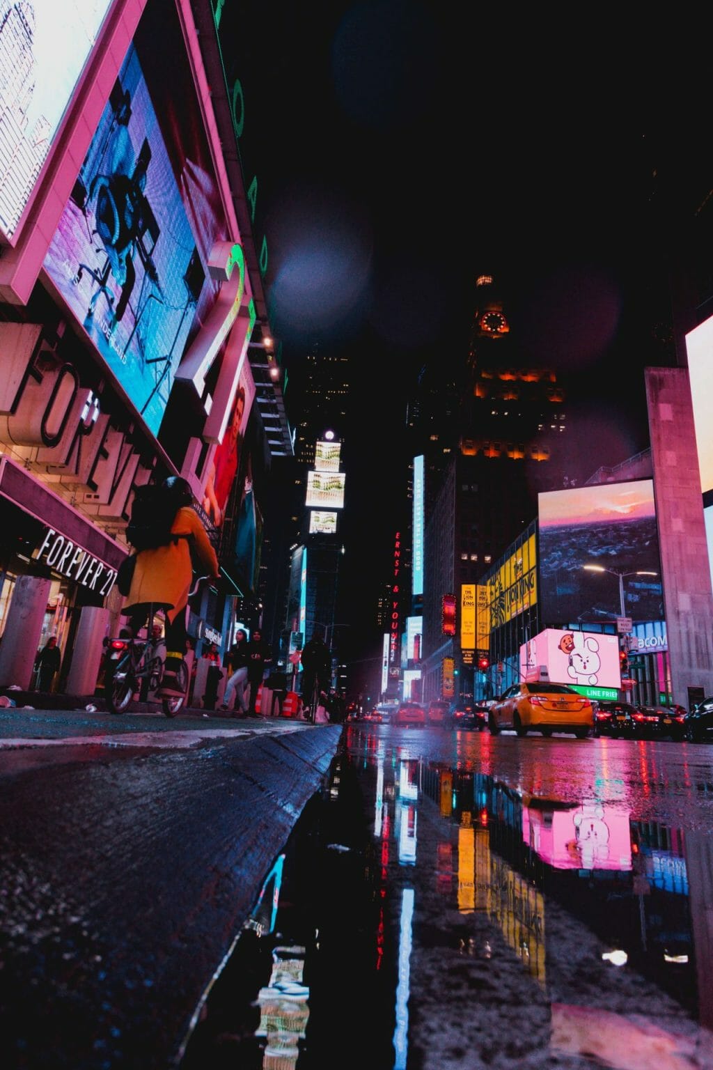 Couchsurfing Apps (8 Options So You Start Traveling NOW) - The ...